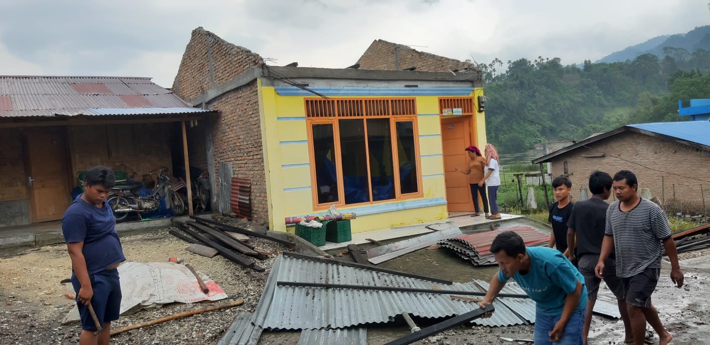 Angin-Puting-Beliung di KARO, SUMATERA-UTARA, 27-03-2023